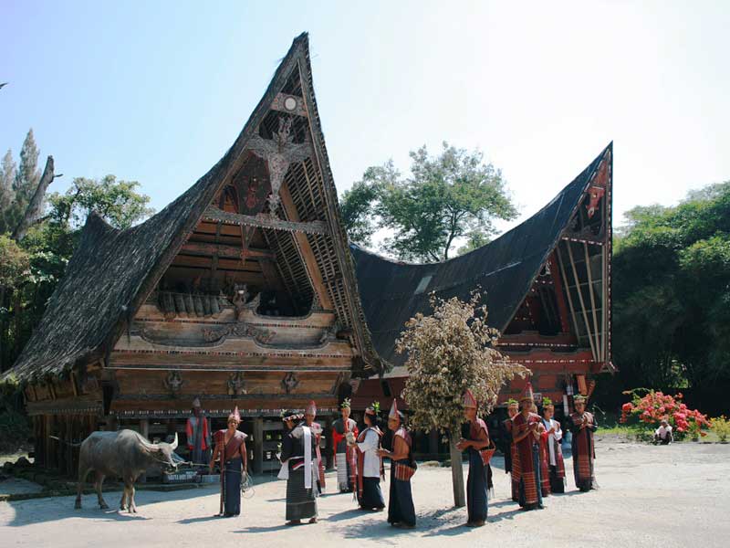 Märchenhaftes Samosir: Tobasee und Batak-Häuser 💚 erlebe Indonesien